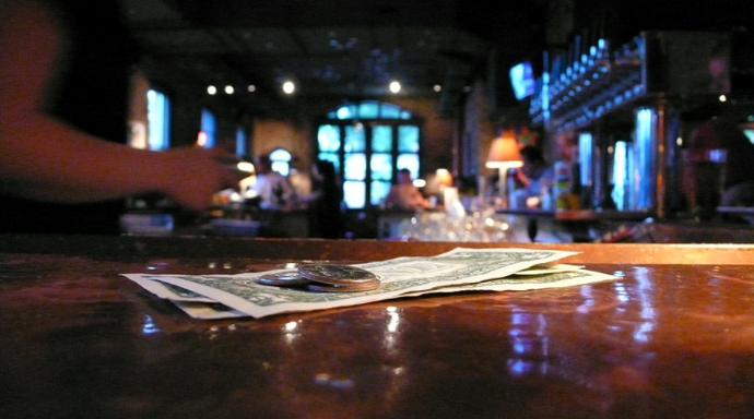 No-Tipping Restaurants: Can It Work? The Good, the Bad, and the Reality ...